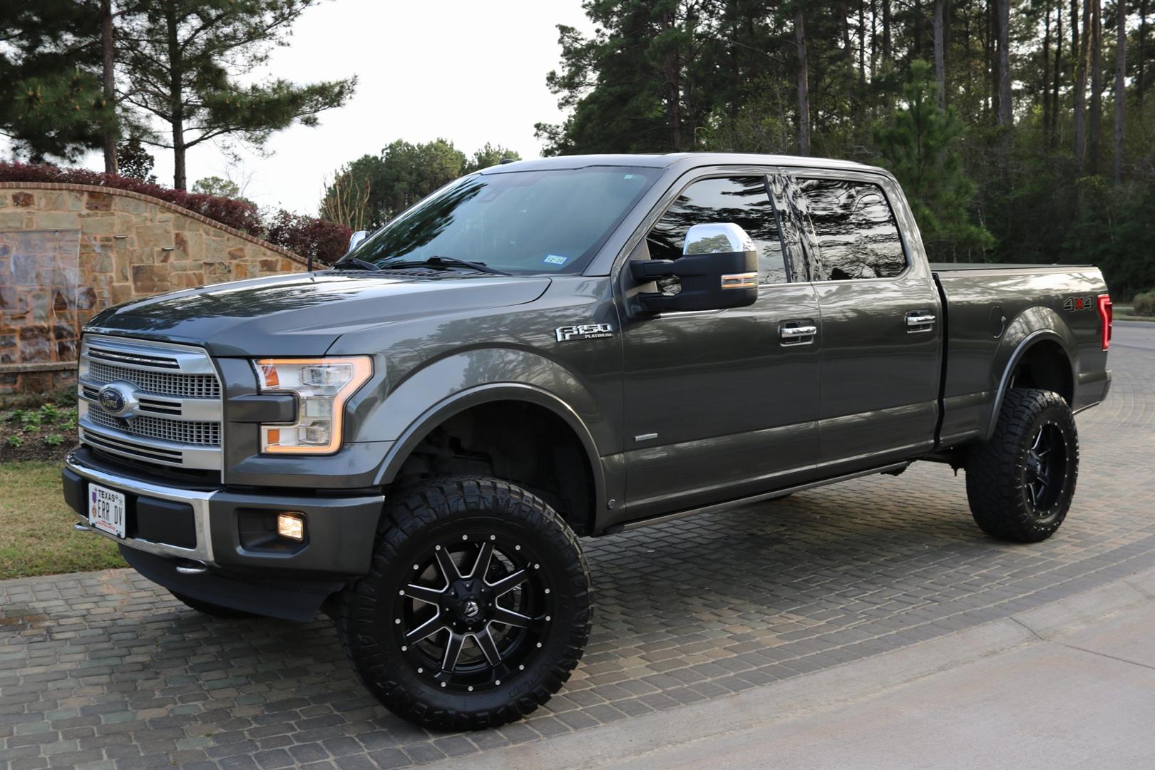 2017 Ford F150 Platinum – TEXAS TRUCKS & CLASSICS