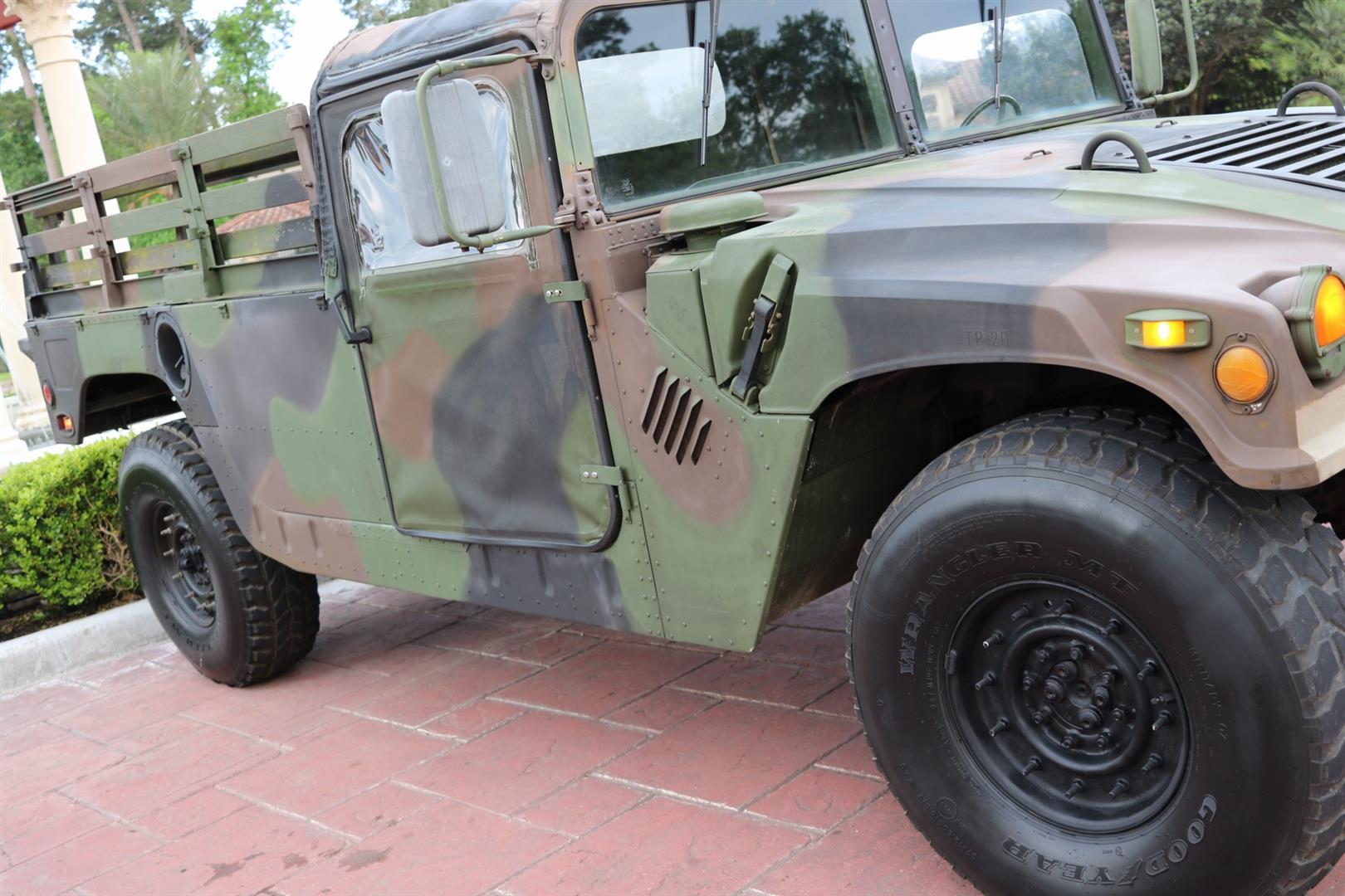 1990 Am General Humvee (M998) – TEXAS TRUCKS & CLASSICS