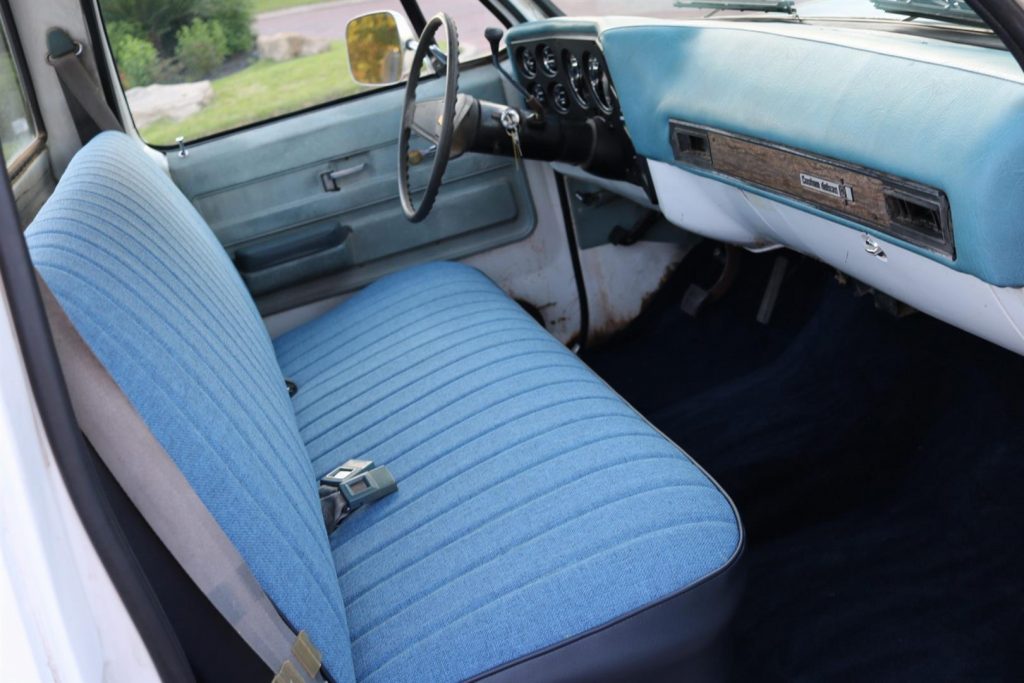 1976 Chevy C10 Custom Deluxe (Bicentennial Theme) – TEXAS TRUCKS & CLASSICS