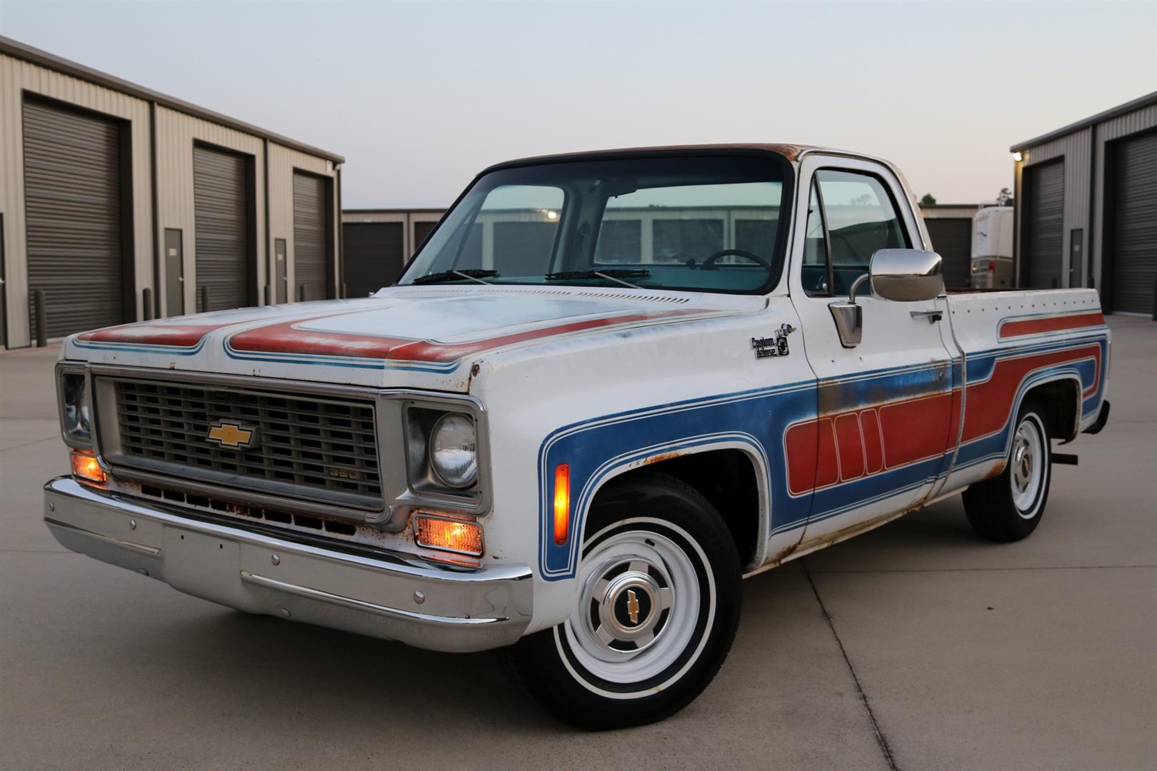 1976 Chevy C10 Custom Deluxe (Bicentennial Theme) – TEXAS TRUCKS & CLASSICS