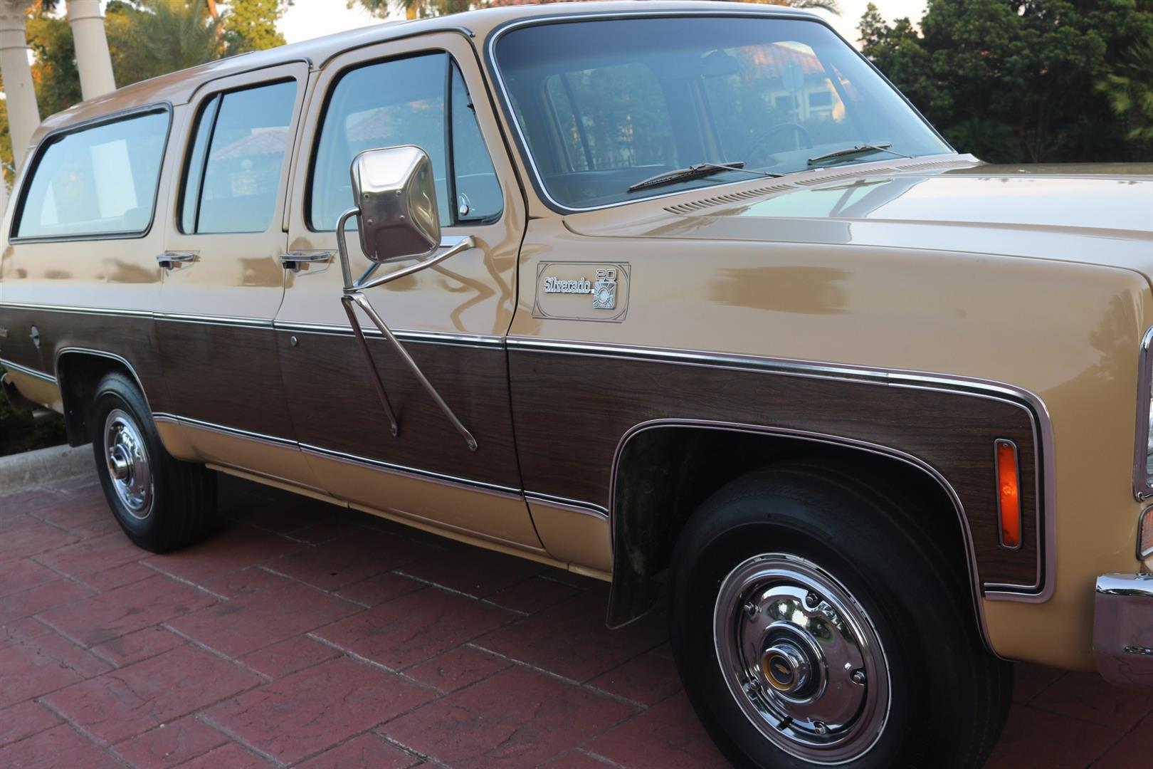 1975 Chevy Suburban Silverado (Estate) – TEXAS TRUCKS & CLASSICS