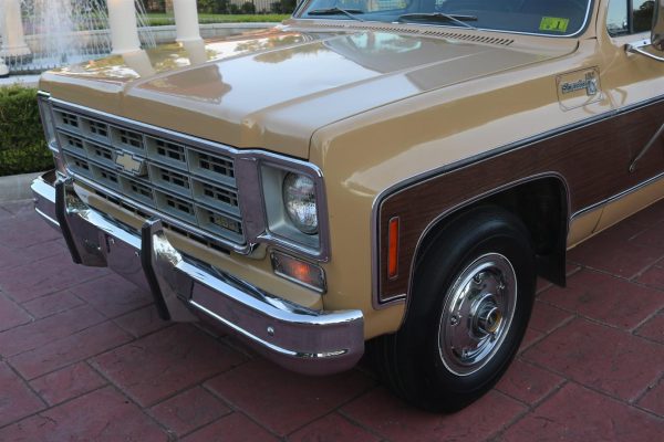 1975 Chevy Suburban Silverado (Estate) – TEXAS TRUCKS & CLASSICS