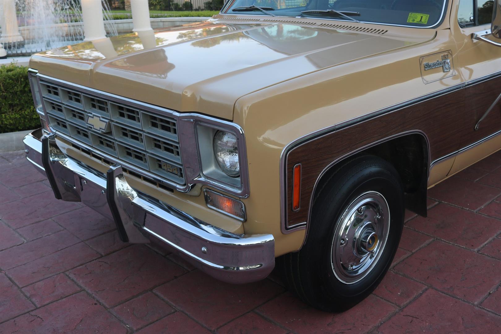 1975 Chevy Suburban Silverado (Estate) – TEXAS TRUCKS & CLASSICS