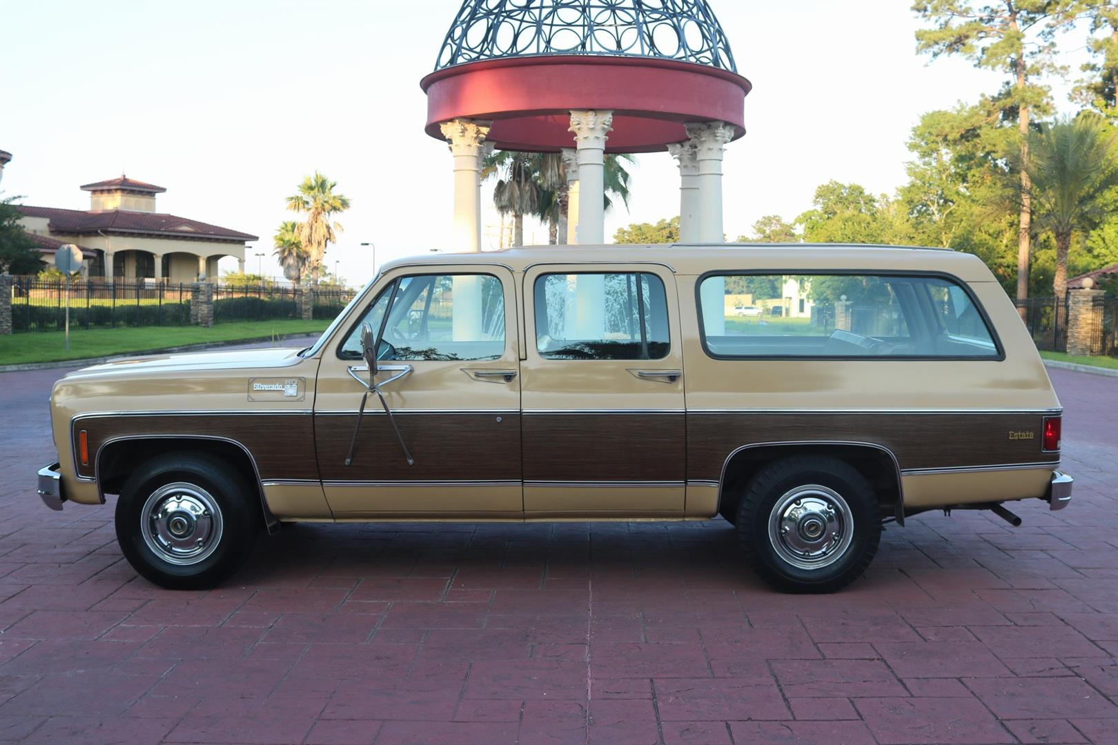 1975 Chevy Suburban Silverado (Estate) – TEXAS TRUCKS & CLASSICS