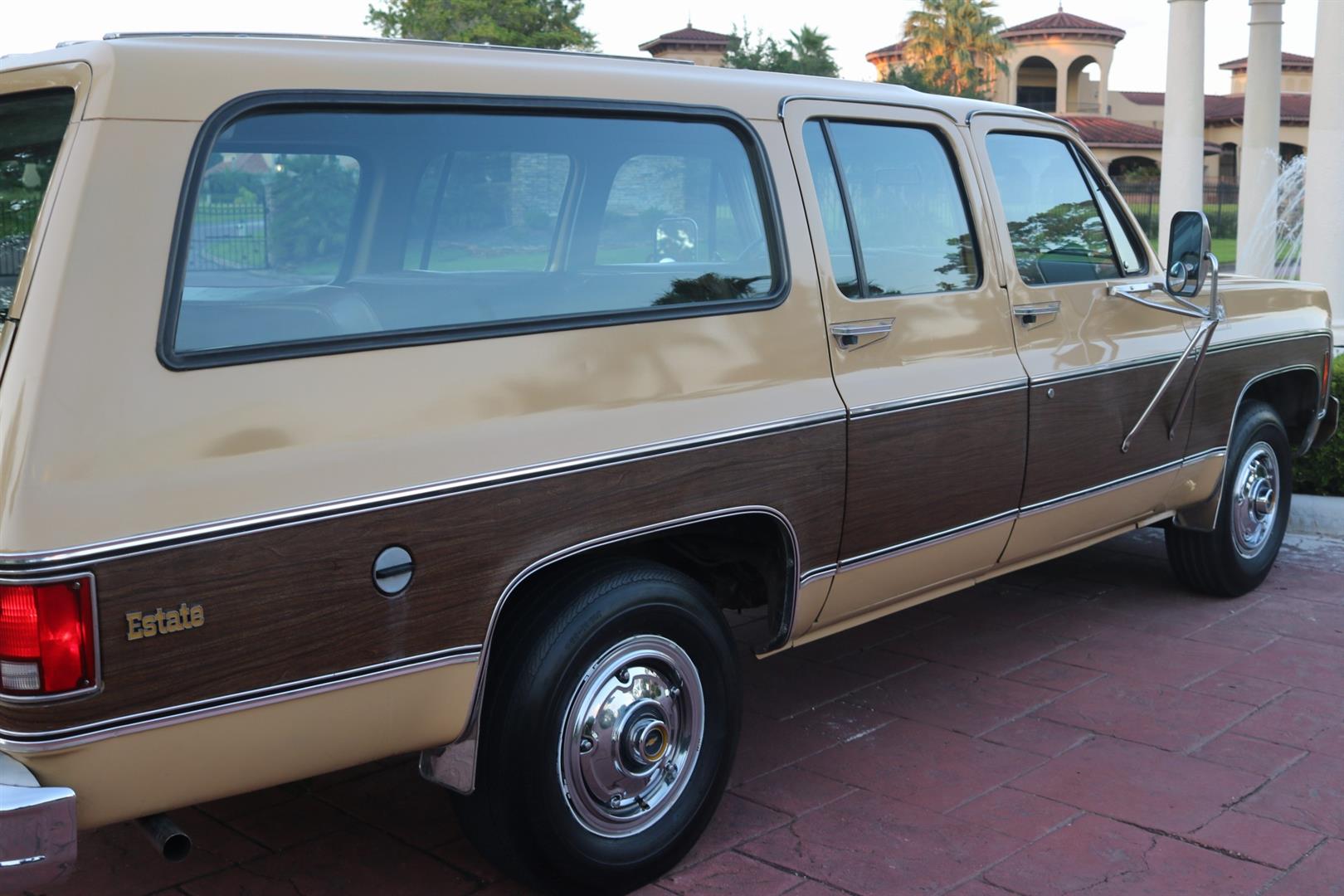 1975 Chevy Suburban Silverado (Estate) – TEXAS TRUCKS & CLASSICS