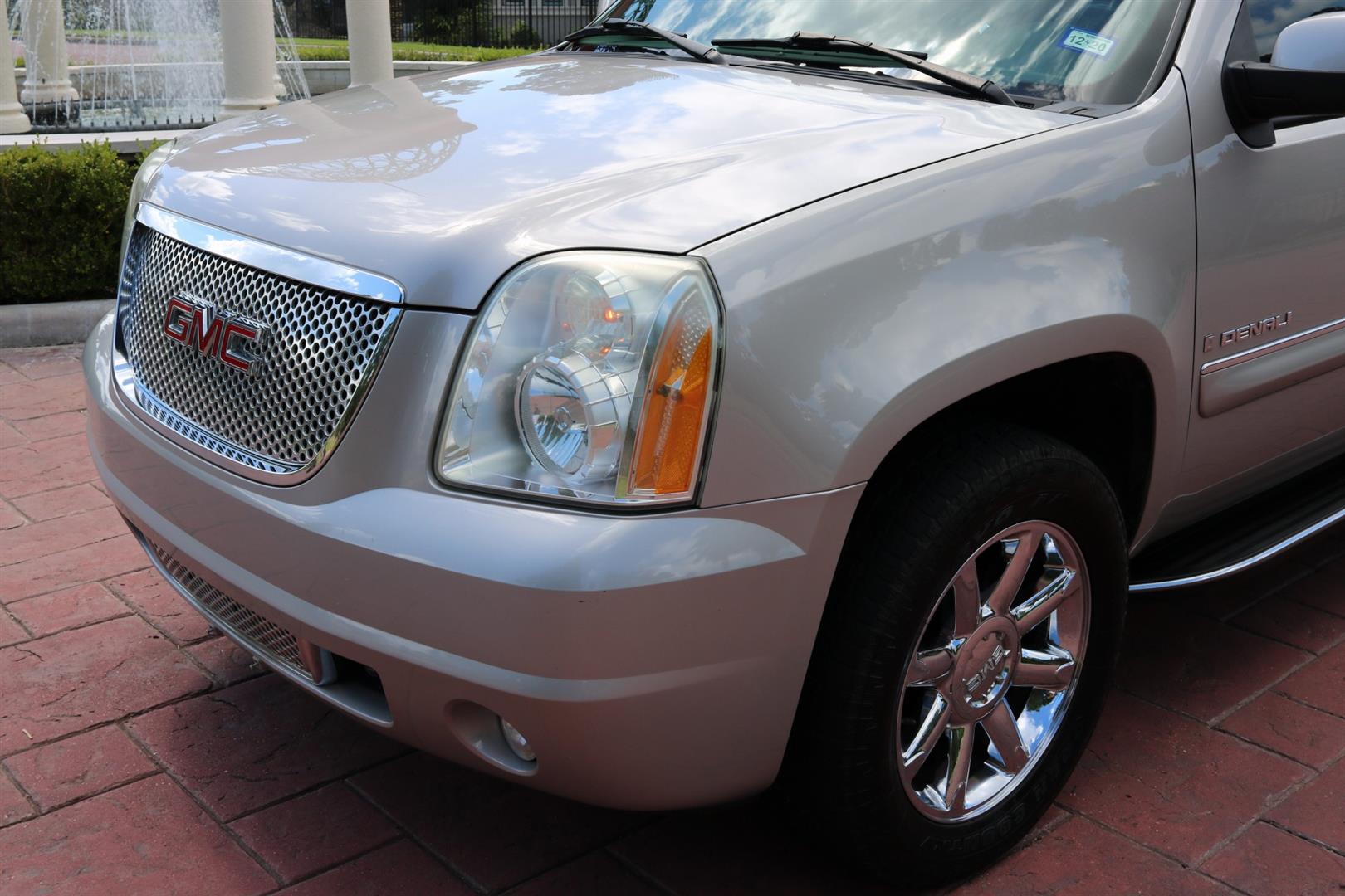 2007 GMC Yukon XL Denali AWD – TEXAS TRUCKS & CLASSICS