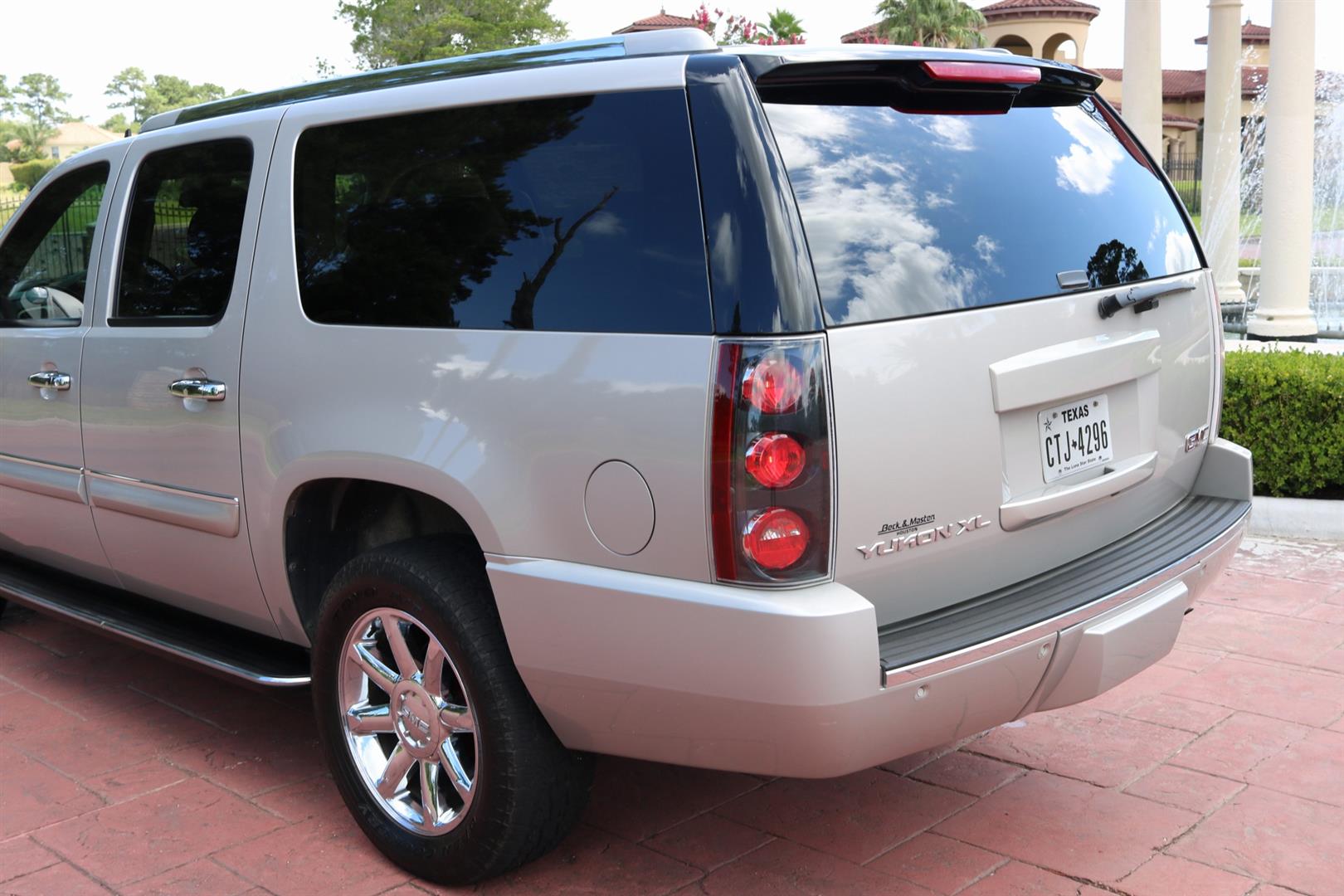 2007 GMC Yukon XL Denali AWD – TEXAS TRUCKS & CLASSICS