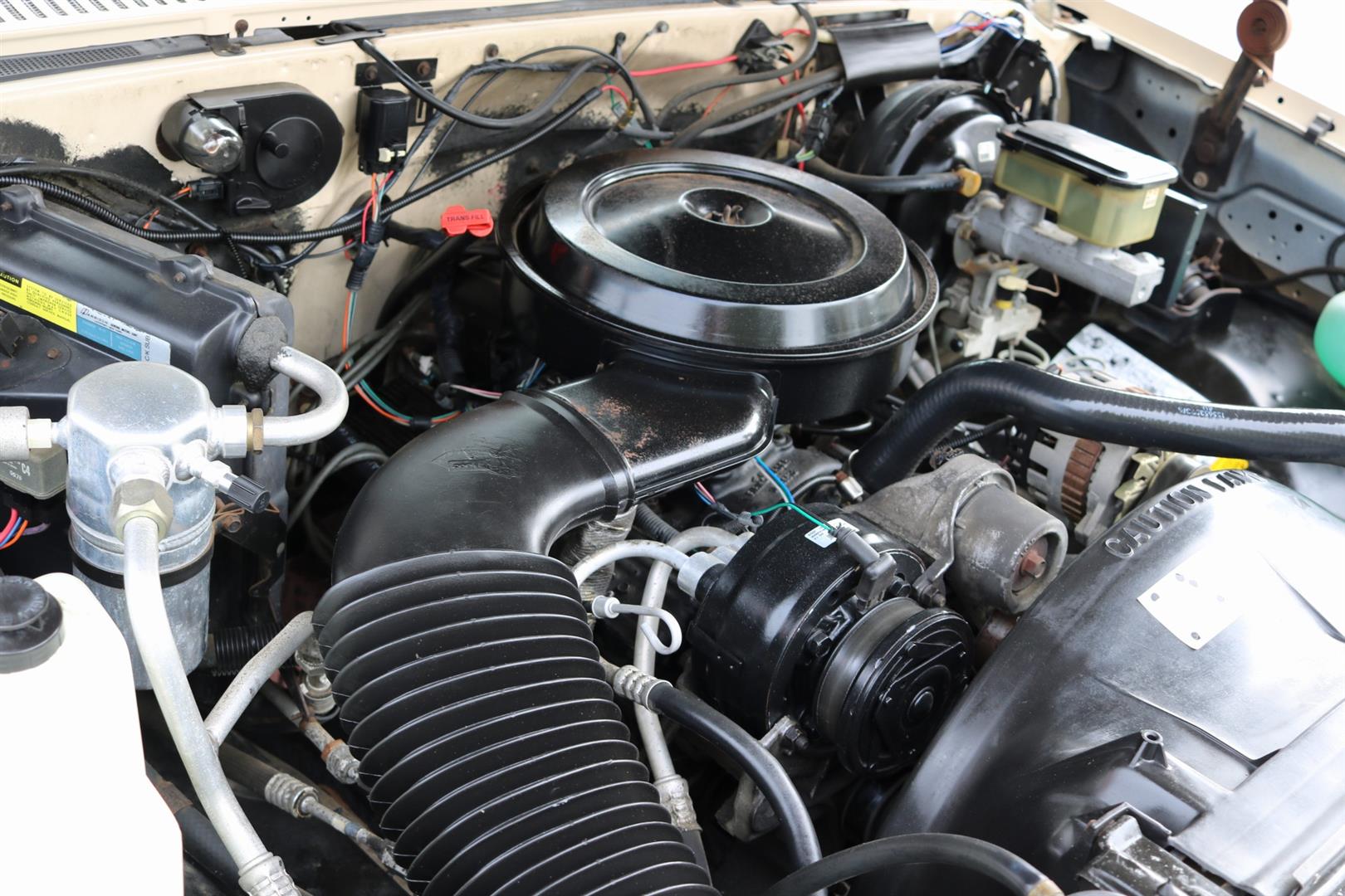 1990 GMC R1500 Suburban SLE – TEXAS TRUCKS & CLASSICS