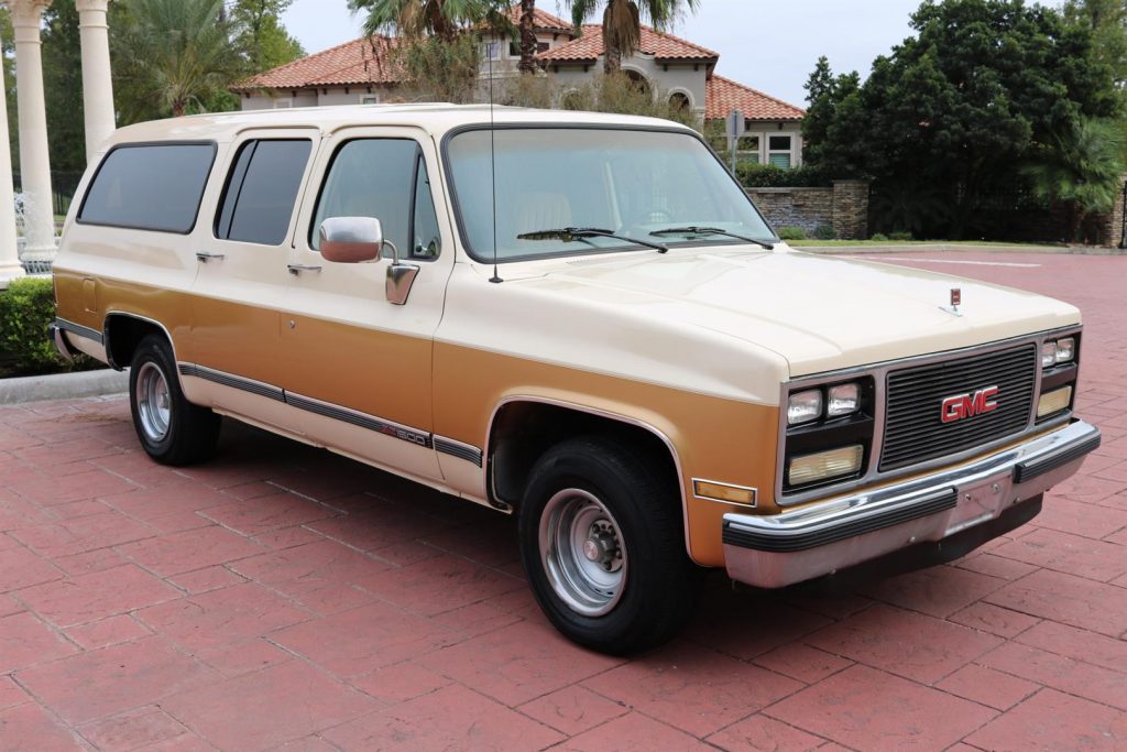 1990 GMC R1500 Suburban SLE – TEXAS TRUCKS & CLASSICS