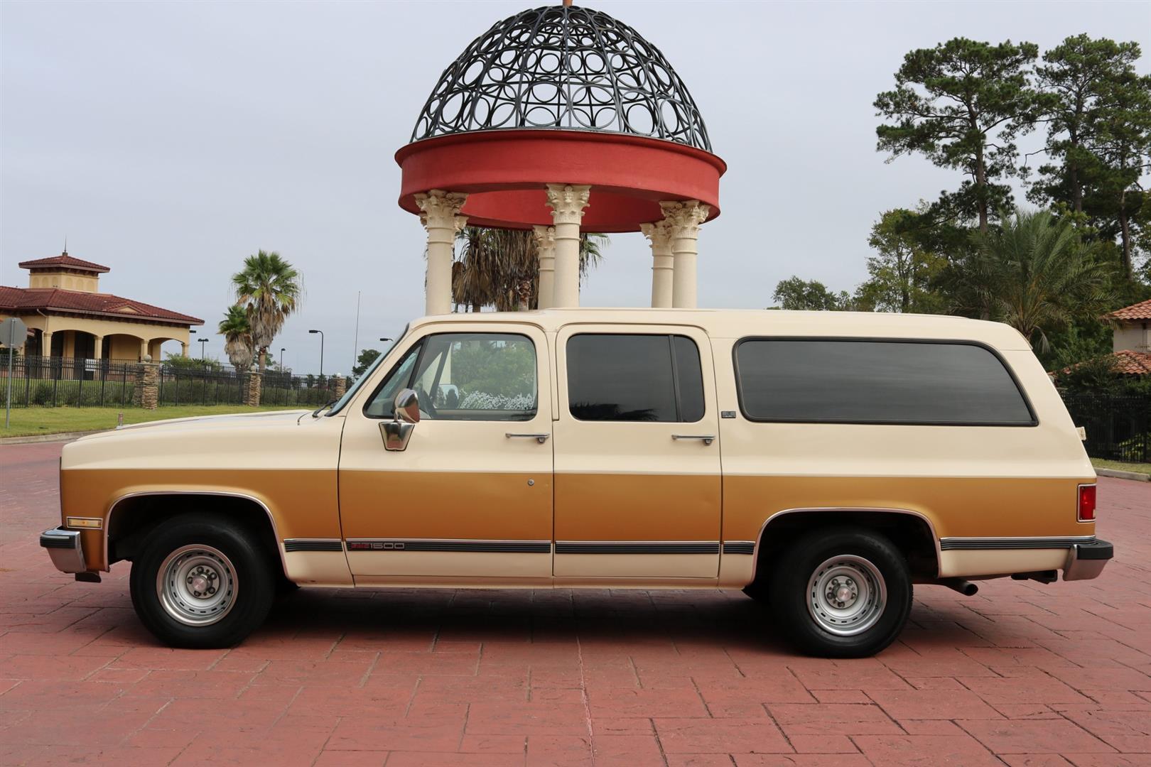 1990 GMC R1500 Suburban SLE – TEXAS TRUCKS & CLASSICS