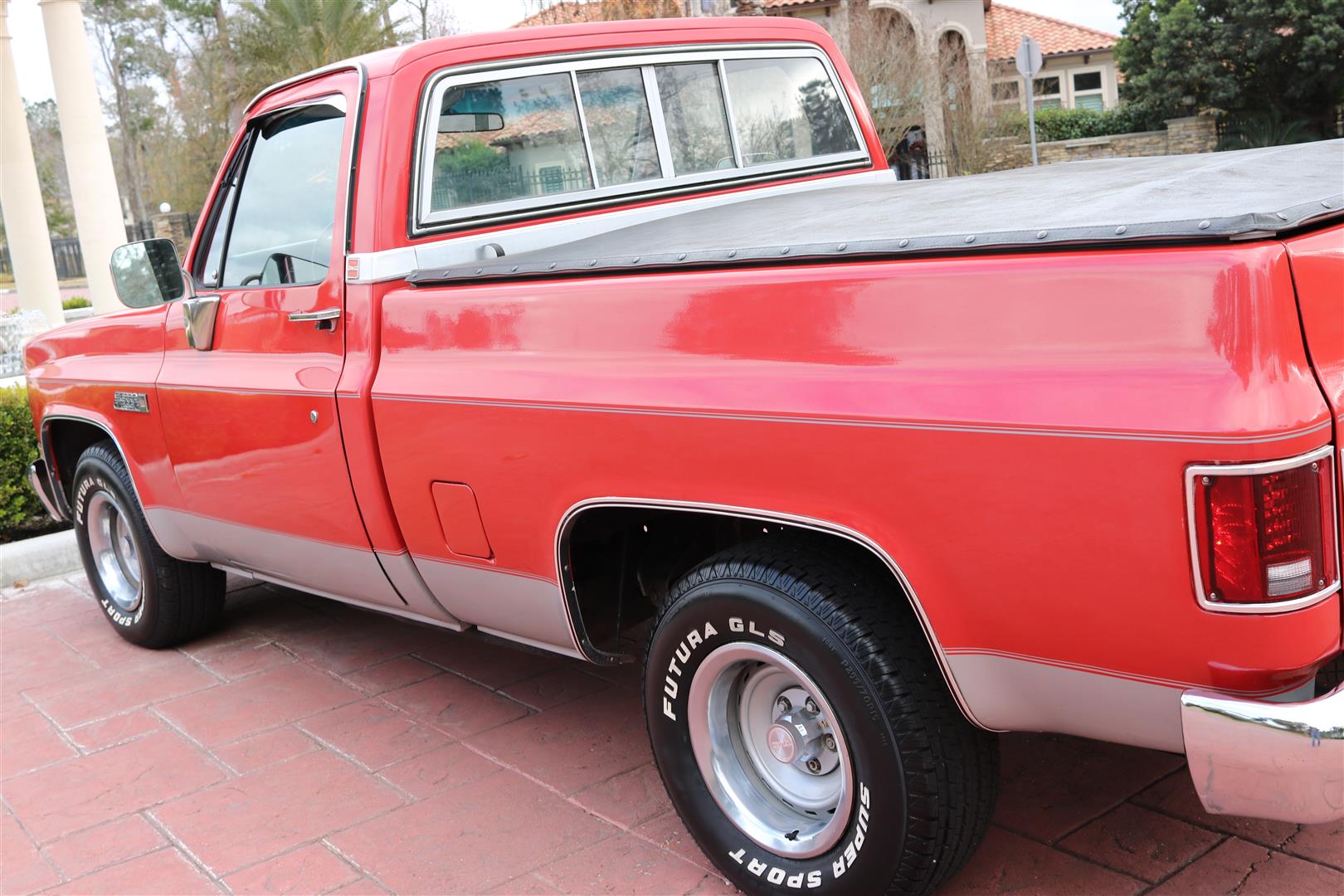 1985 GMC Sierra Classic – TEXAS TRUCKS & CLASSICS