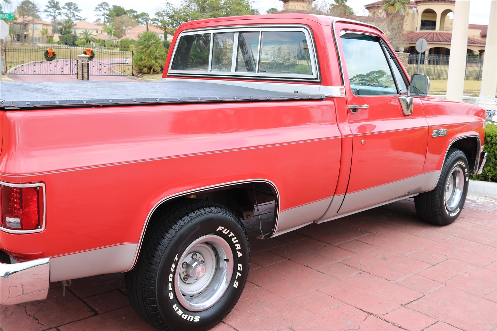 1985 GMC Sierra Classic – TEXAS TRUCKS & CLASSICS