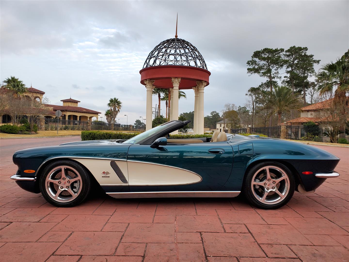 2001 CRC Corvette Convertible (’62 Resto-Vette) – TEXAS TRUCKS & CLASSICS