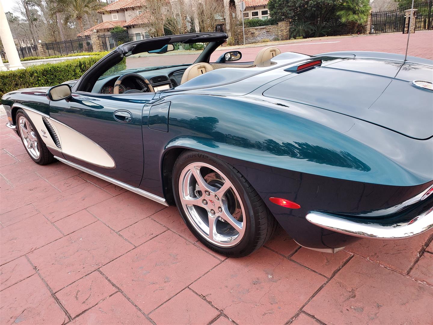 2001 CRC Corvette Convertible (’62 Resto-Vette) – TEXAS TRUCKS & CLASSICS