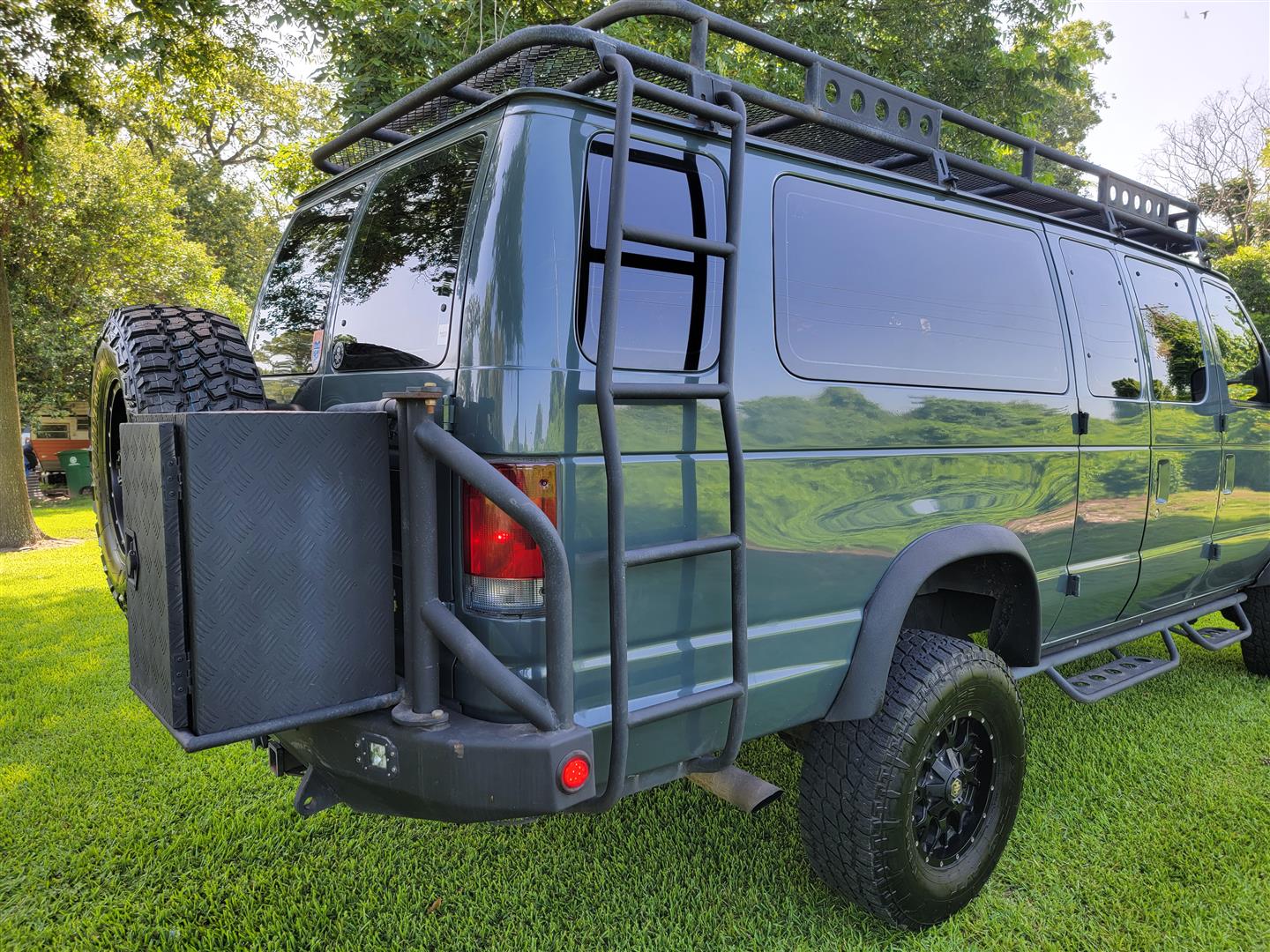 2002 Ford E350 EB Van (4×4) – TEXAS TRUCKS & CLASSICS