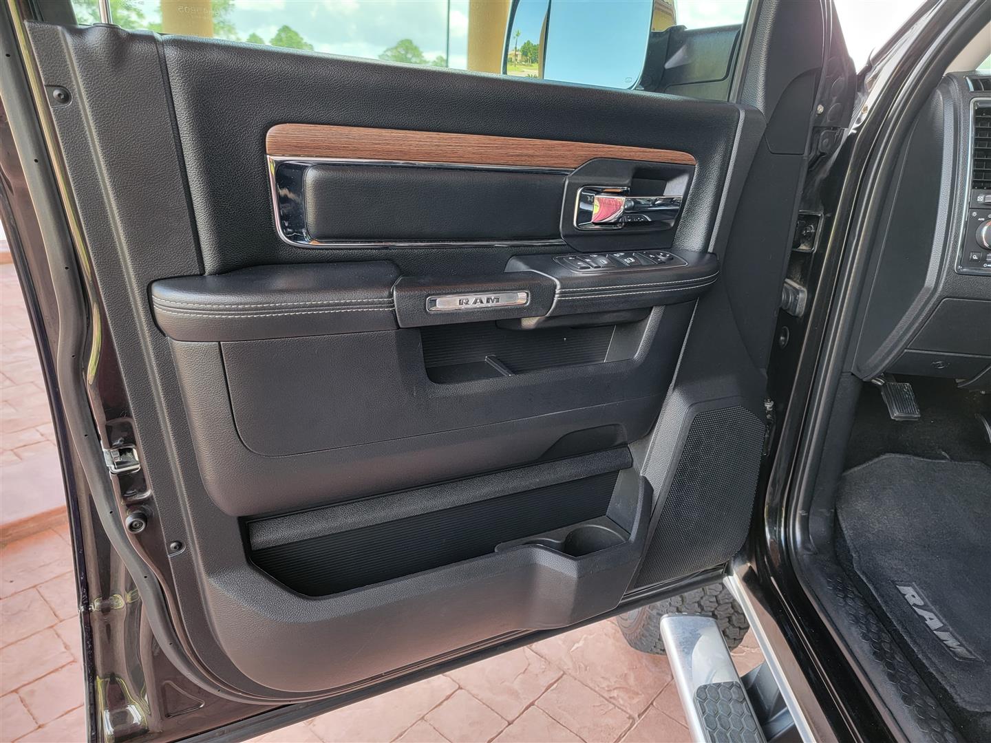 2016 Ram 2500HD Laramie (4×4) – TEXAS TRUCKS & CLASSICS