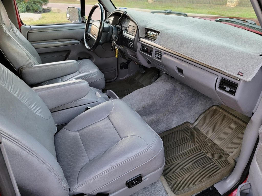 1995 Ford Bronco XLT – TEXAS TRUCKS & CLASSICS